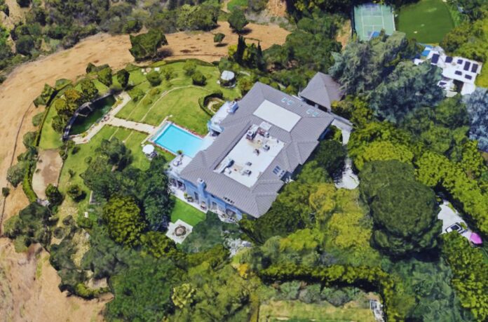 Discover the Luxurious Beverly Hills Mansion of Lisa Vanderpump!