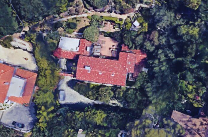 A Peek Inside Jim Parson’s Luxurious Retreat!