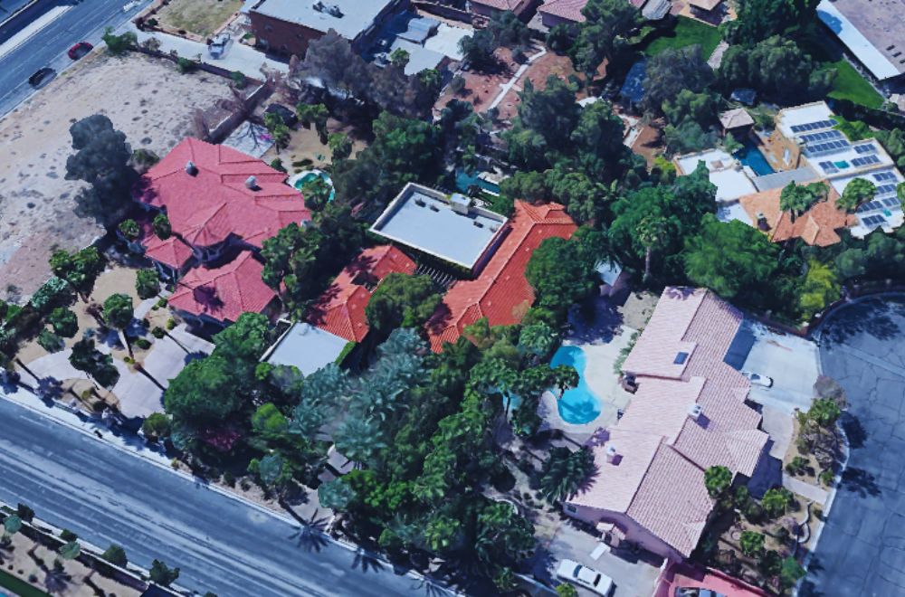 Tour Inside Carrot Top House In Las Vegas